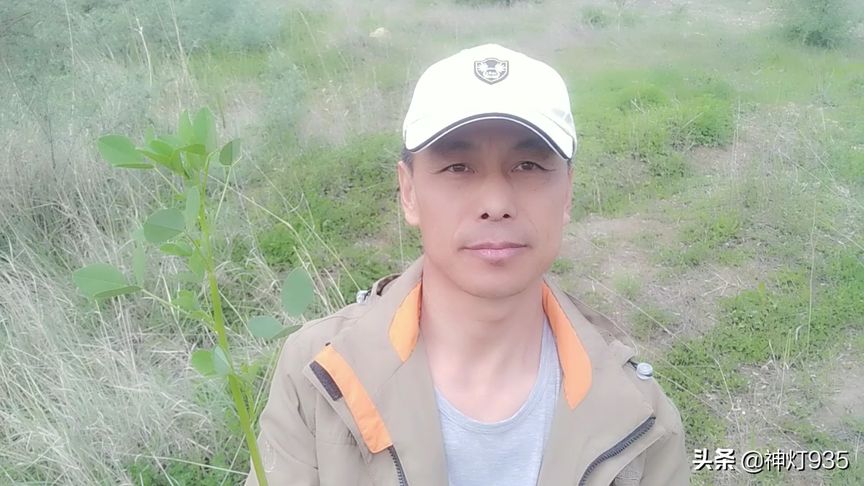 炒股赔了40万,今天出来散散心。