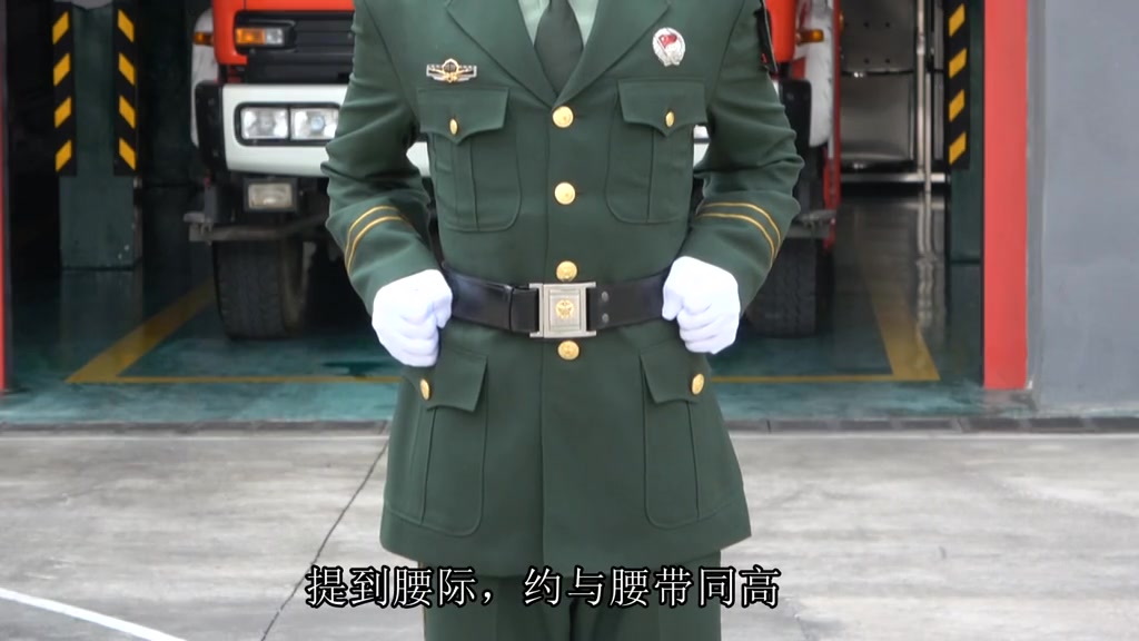 开学军训季 跟着教官学学跑步动作要领