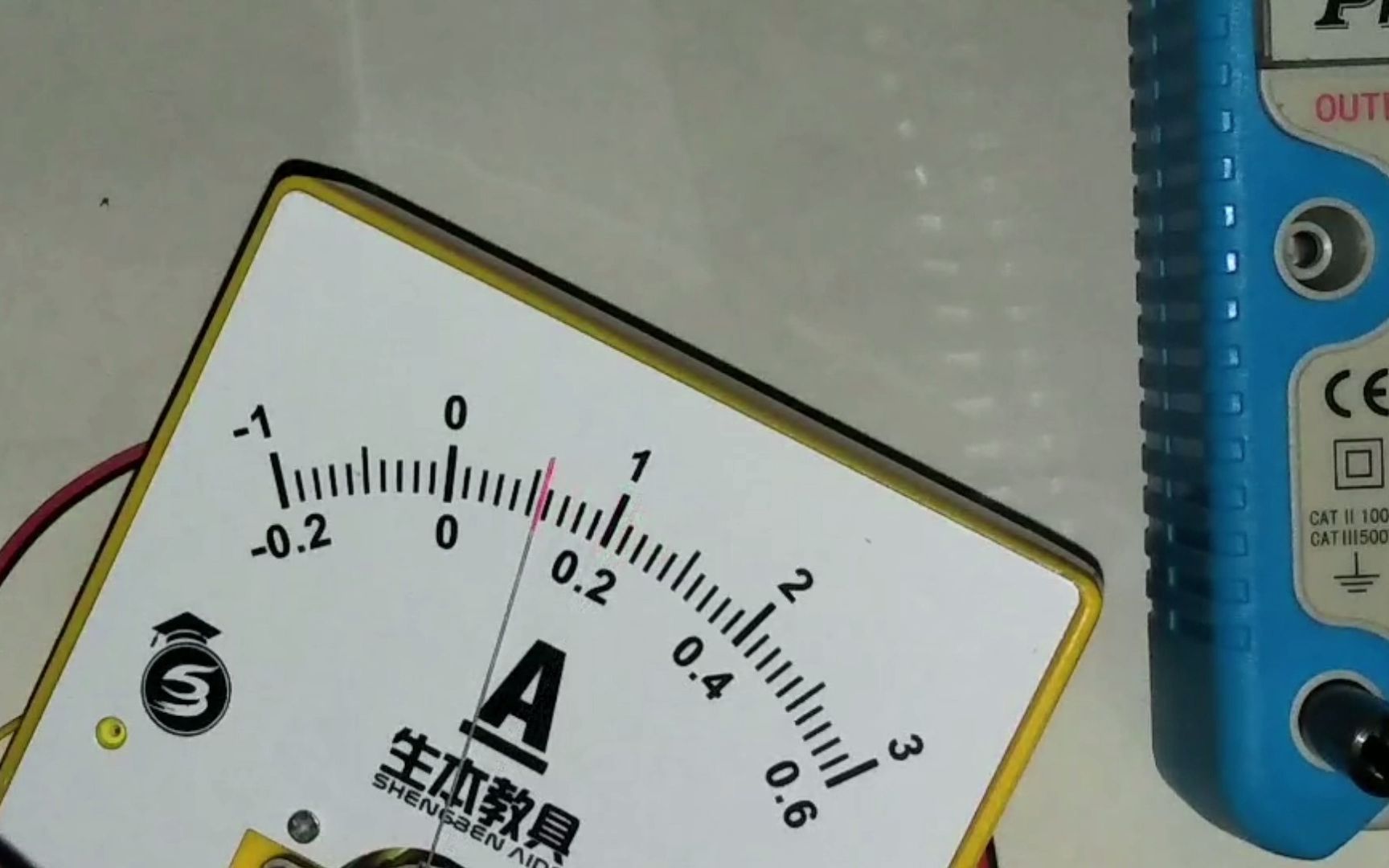 电动机运行与卡住时电流电压的变化