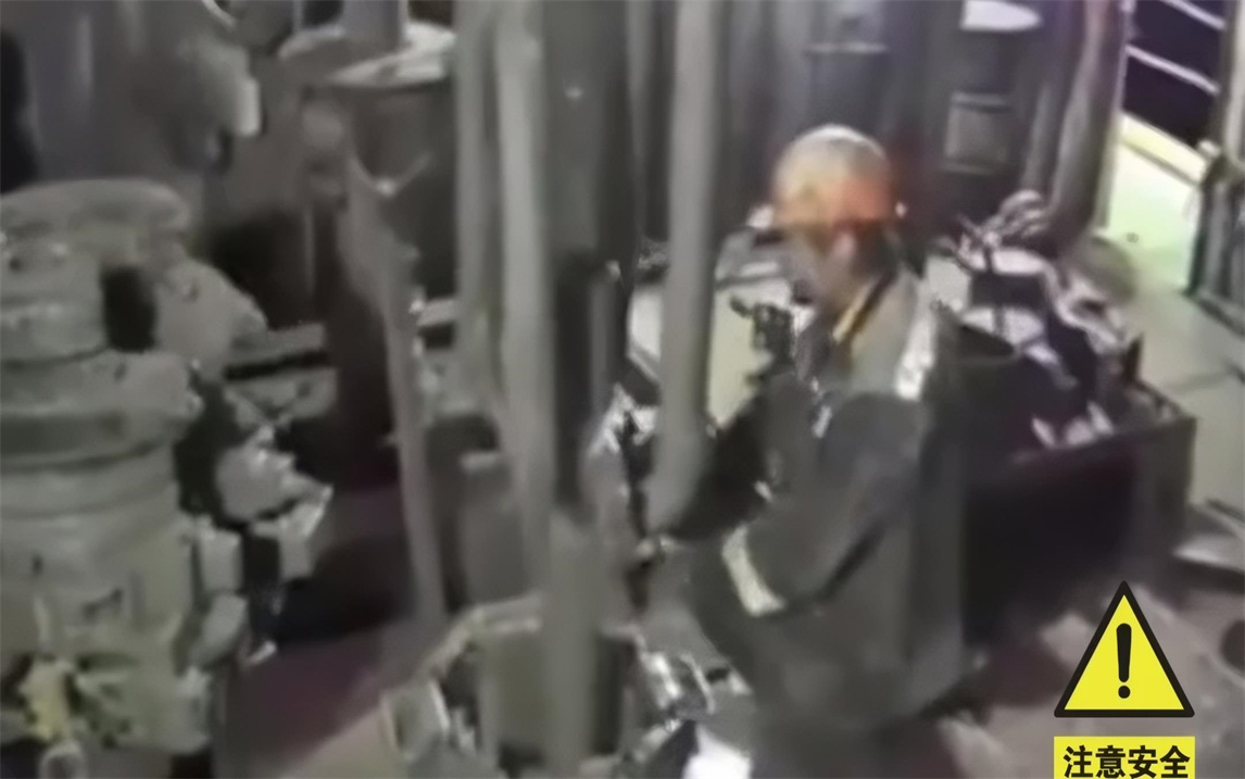 安全生产事故警示,工作上的粗心大意,就是危险到来之时