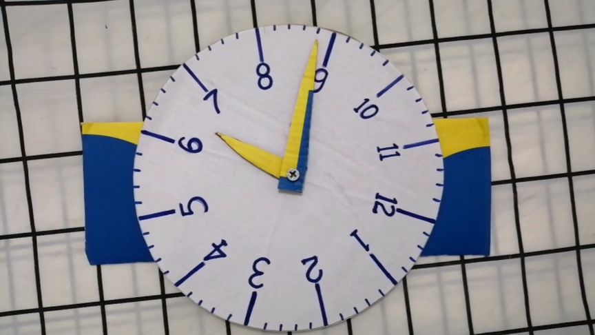 和小孩子一起做个钟表认识时钟和分钟