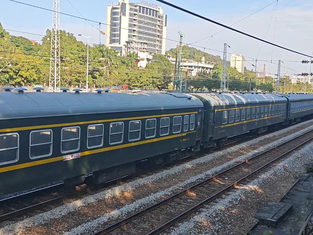 广深线惊现全列非空调25B!