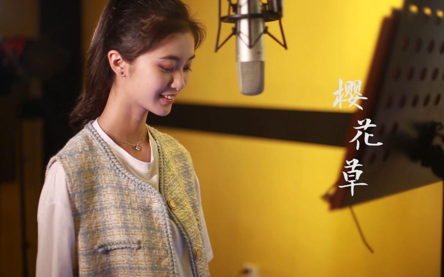 甜系小姐姐翻唱的《樱花草》这首歌是不是曾经是你学校的校园广播?