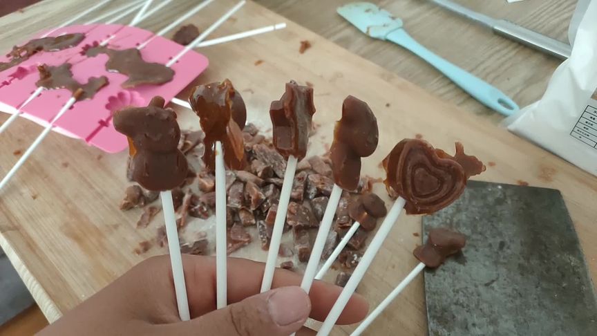 原来火爆全网的梨膏棒棒糖是这样做的,学会在家就可以给孩子做了