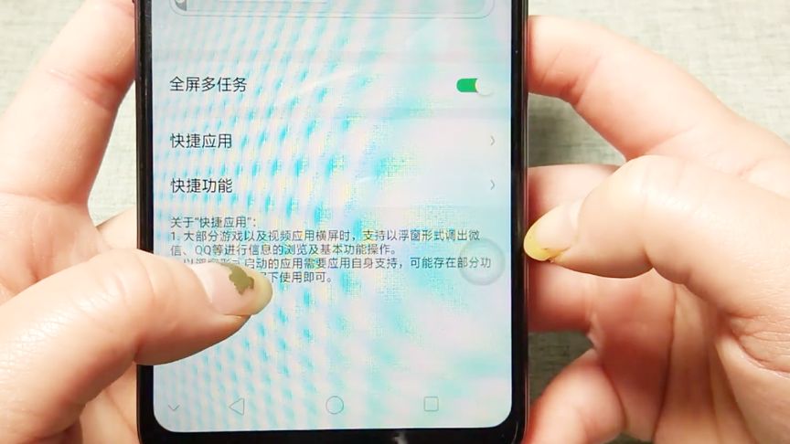 没想到手机的界面,可以同时显示多个操作窗口,颠覆我的三观