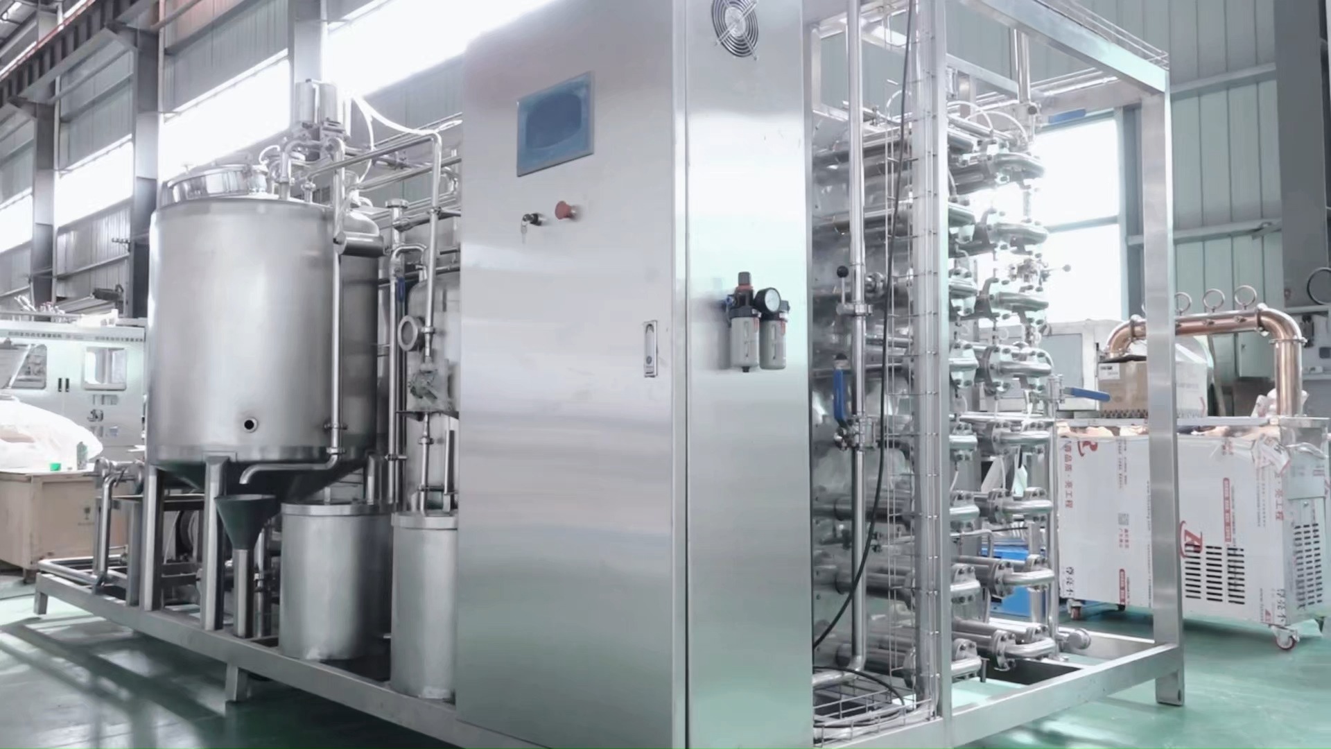 ...、牛奶、糖浆、液体蛋制品、饮料、葡萄酒或类似液体物料的连续灭菌