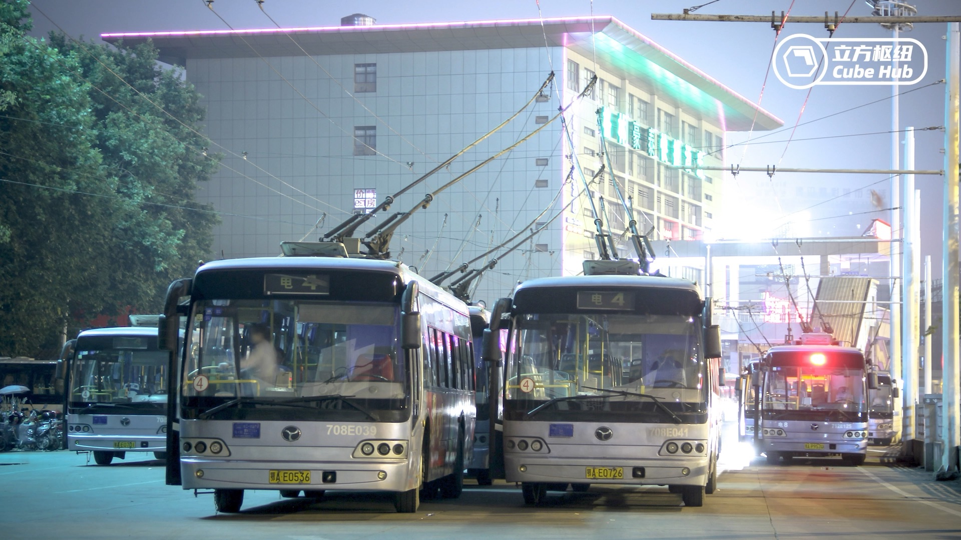 永别蛤蟆灯——武汉扬子江WG-D68U、WG-D68UK型无轨电车的退役