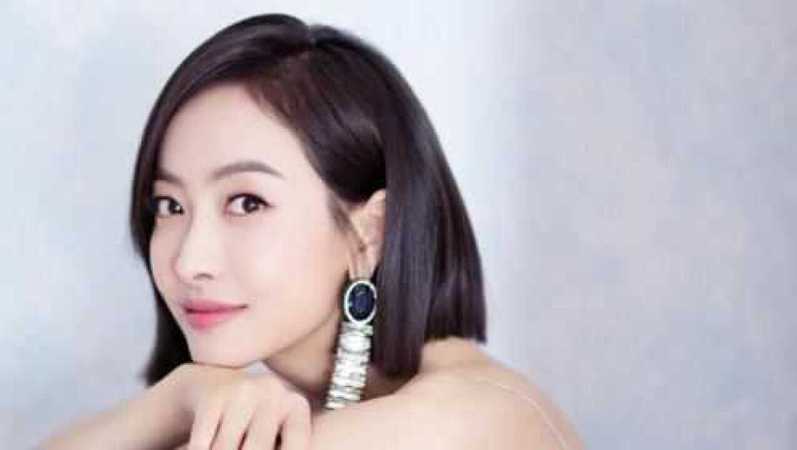 女星撒娇高能场面:宋茜杨幂甜美,而她撒娇整个人都酥了