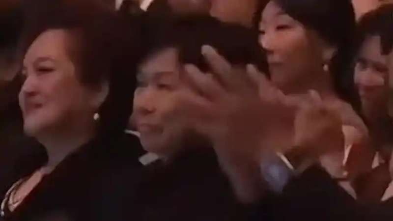 双J合体 周杰伦 蔡依林同台颁奖给萧敬腾 金曲奖