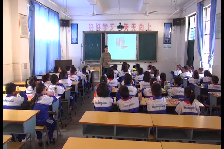人教版小学美术三年级上册《第16课 新颖的电脑》云南钏老师优质课...