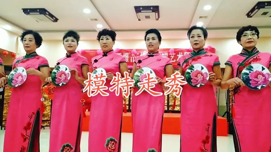 模特走秀表演的好精彩。