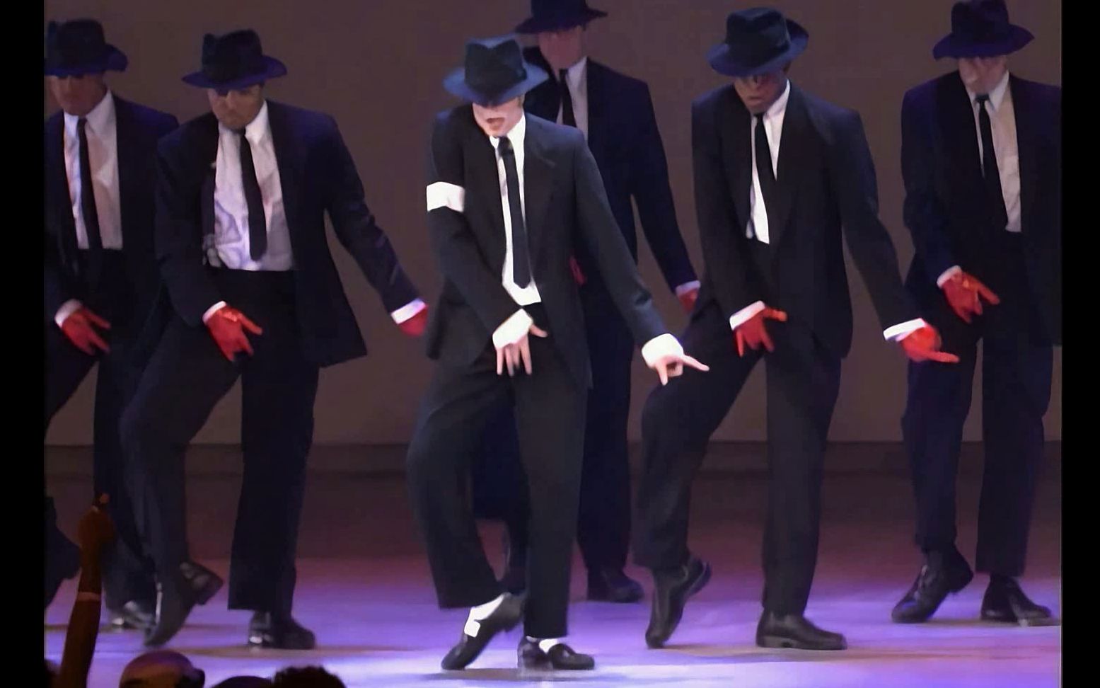 ...迈克尔杰克逊1995MTV颁奖典礼现场表演,Michael Jackson最震撼的...