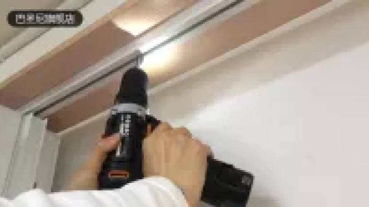 巴圣尼12MM玻璃折叠门安装视频