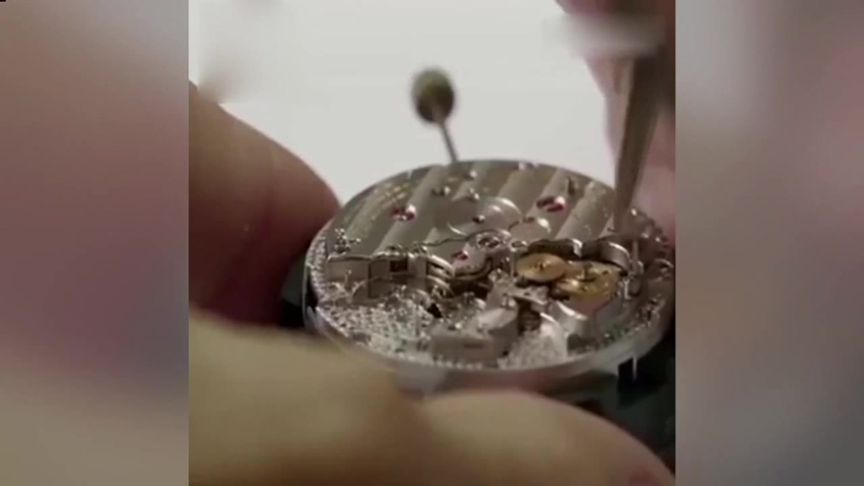 价值几百万的手表是这样制作的 看完是不是觉得物有所值呢?