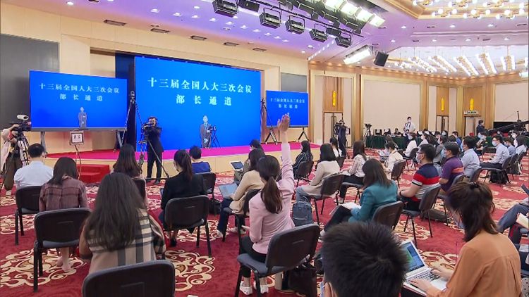 两会日记 | 生态环境部部长:你提了个很好的问题