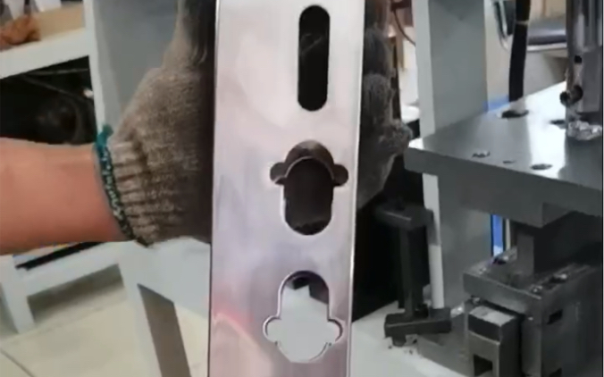 锁孔模具 液压自动冲孔器 一次成型冲三孔模具