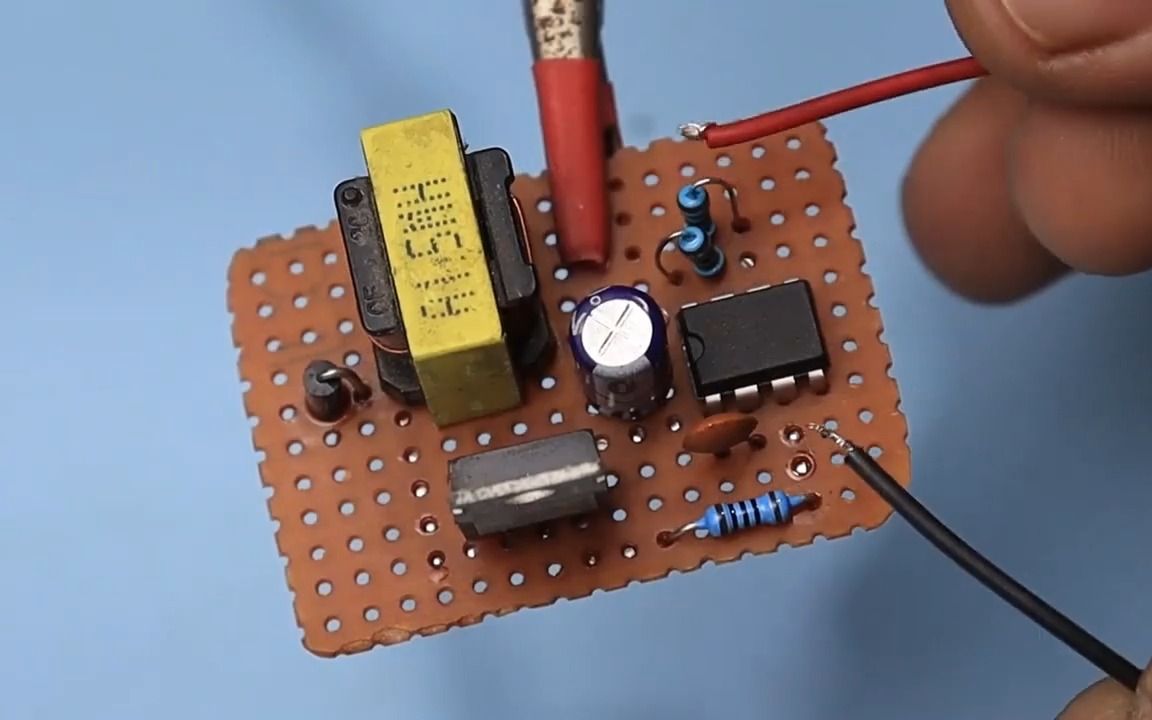 使用555定时器IC的1.8v至220v LED测试仪电路