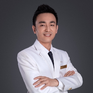 隆鼻李建兵 