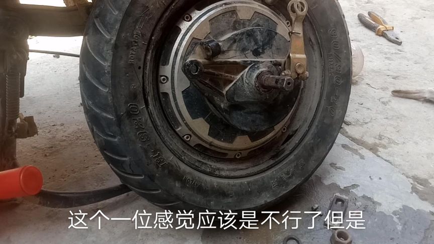 电动车后刹车盘拆不下来,怎么办,下一步打算用拉码器!