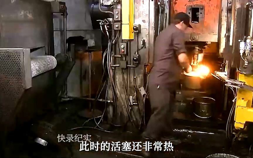 活塞是怎样制造的？先将铝棒切割成一定长度的大小，再进行煅烧