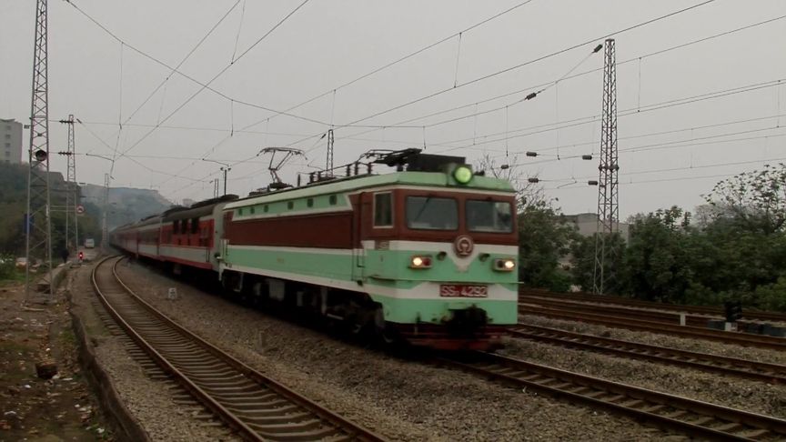 2012年1月 重庆——昆明K167次列车通过茄子溪