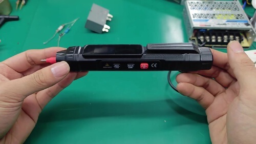 非常适合新手使用的免换挡万用表,电压电阻电容自动识别