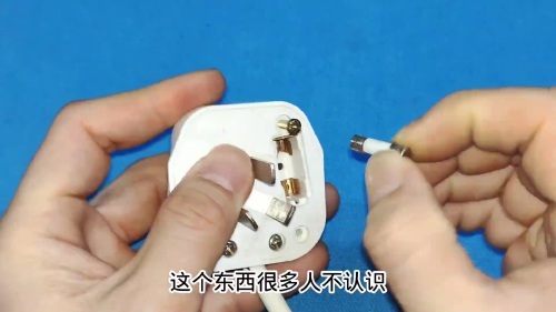 老电工凭手机快速判断熔断器性能的秘密,真的如此简单?