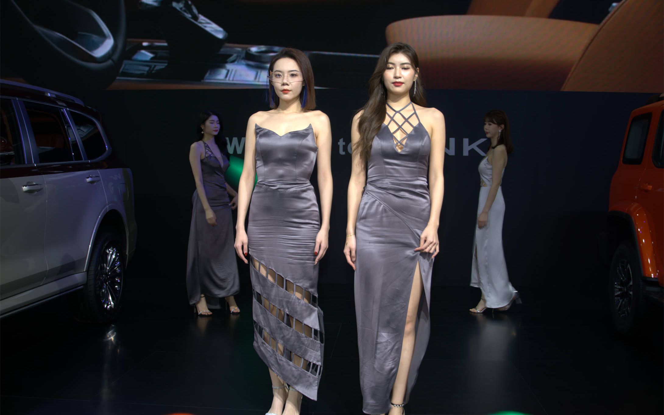 2022广州车展坦克模特走秀