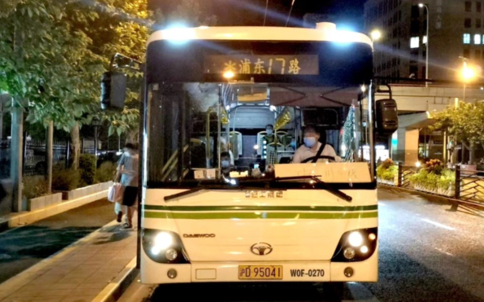 ...上海浦东17路代申川专线公交车长阳路黄兴路离站(川沙客运站往上海...