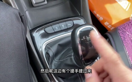 手动挡汽车基础操作,如何避免起步熄火和低头看挡杆