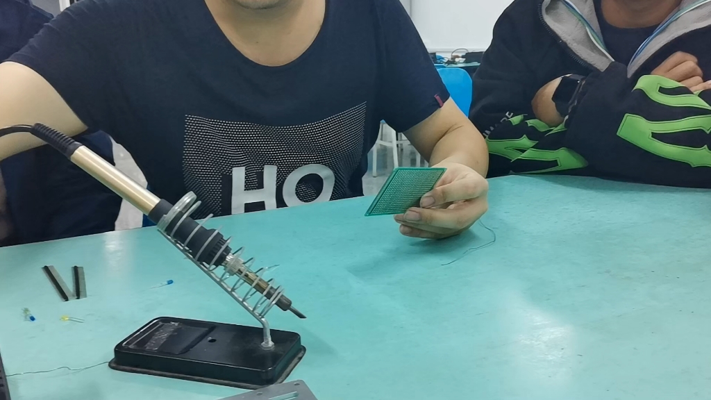 讲解led灯电路焊接