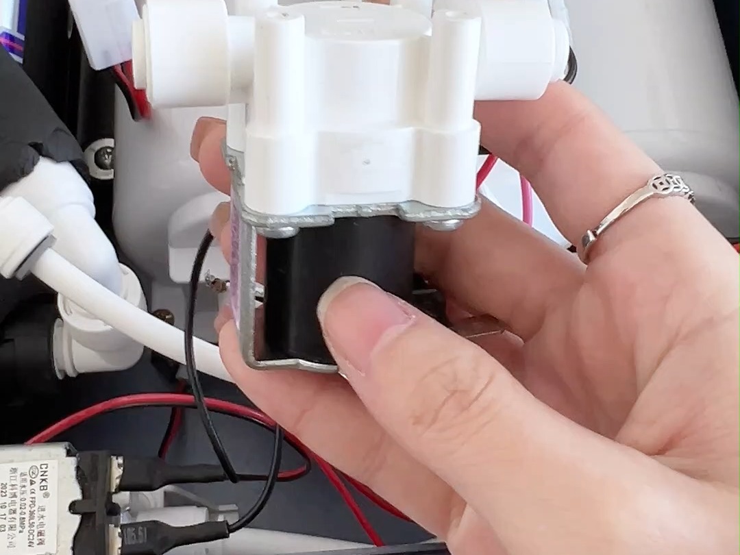 反渗透净水器电路部分怎么连接?