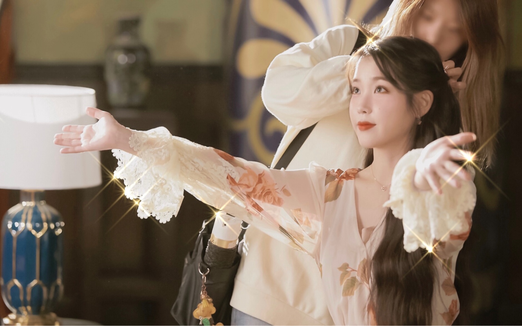 怎么这么可爱!【IU】新歌Celebrity中文版|真心才不滑稽
