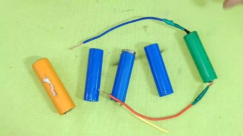 废旧锂电池竟然是隐藏的宝藏,水电工不舍得扔!(1