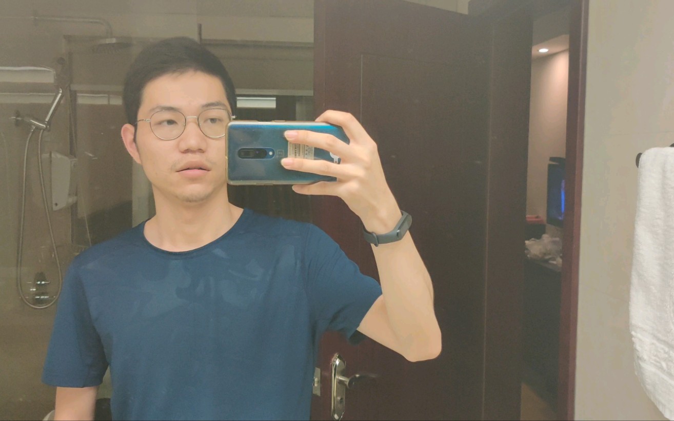 被学校医院拉到酒店隔离|新冠病毒观察第一天