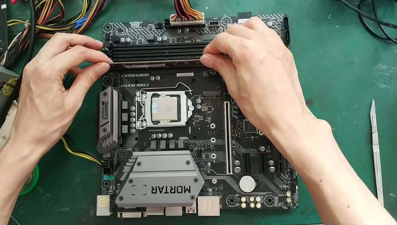 微星B360主板被快递摔坏,网友动手维修失败,发来请求抢救一下