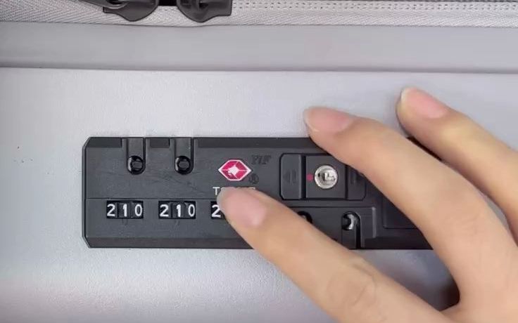 爱华仕6641行李箱改密码