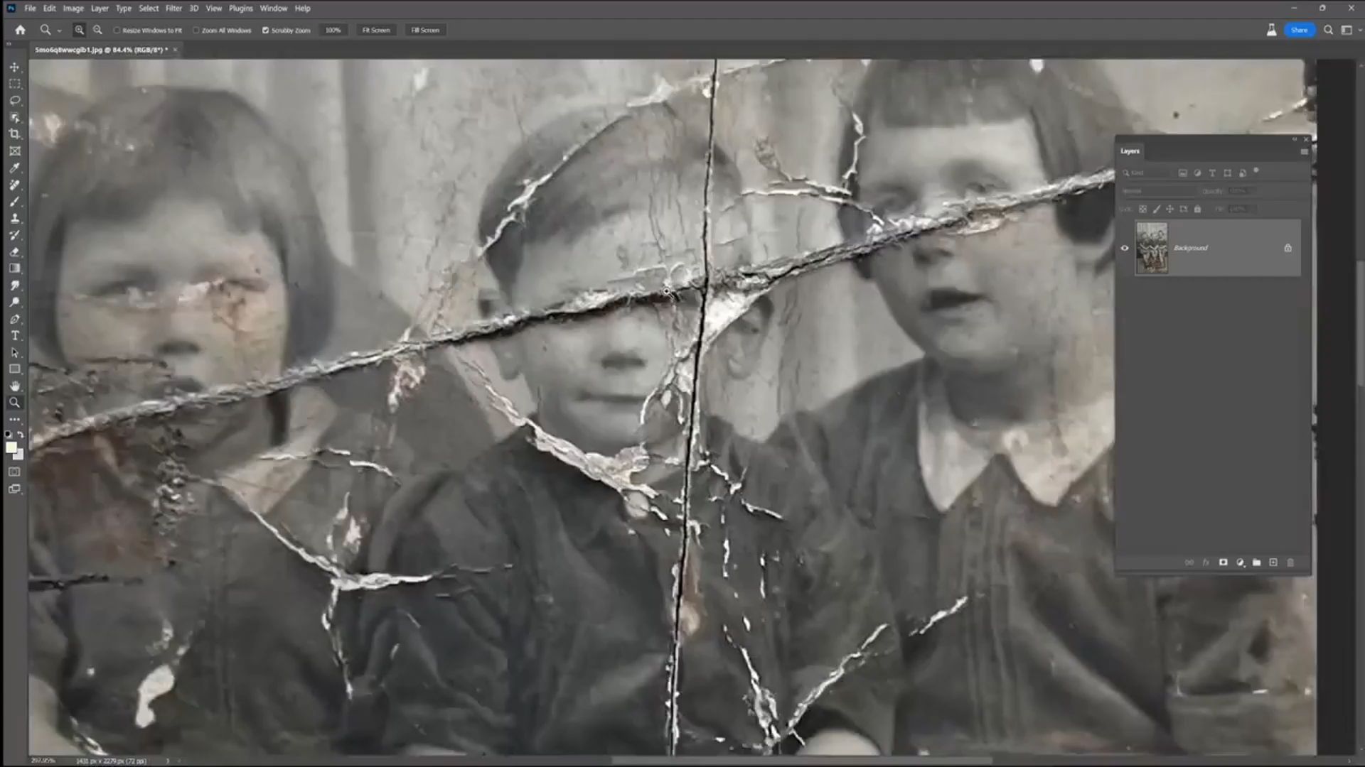 使用Photoshop AI功能修复严重破损的老照片