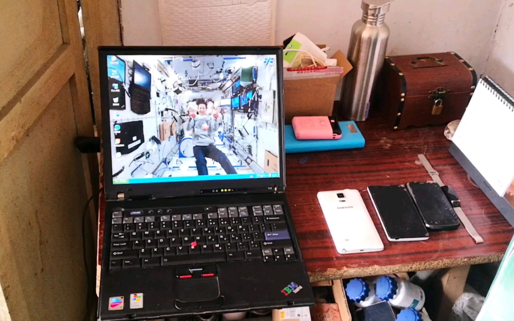 将近快20年的IBM ThinkPad t43笔记本 拆机清灰 看看还能用吗?