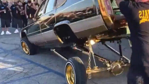 大哥5万买的车,改装费用高达100万,看起来动感十足啊!