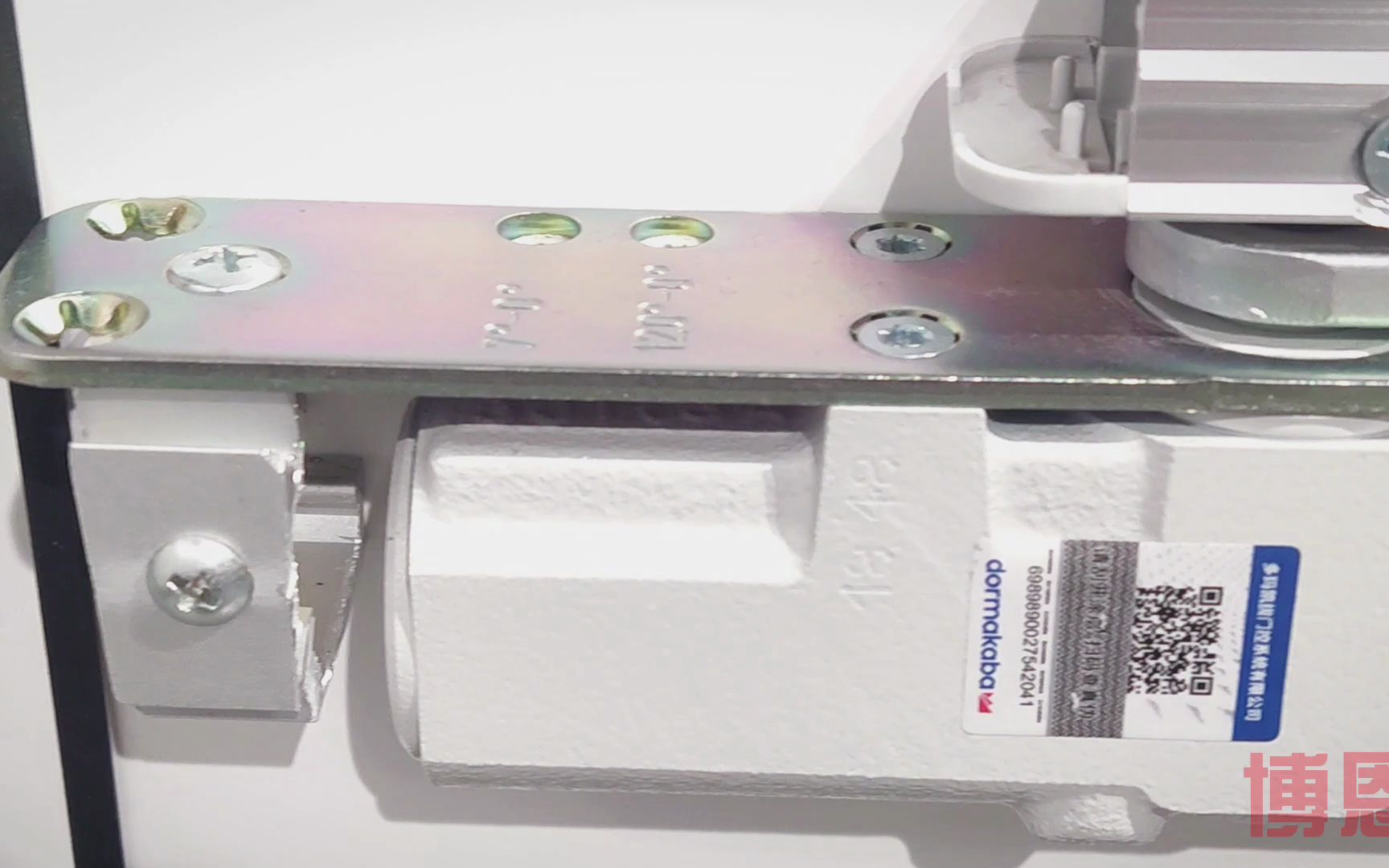 闭门器的作用 安全防夹 液压缓冲 保护儿童安全
