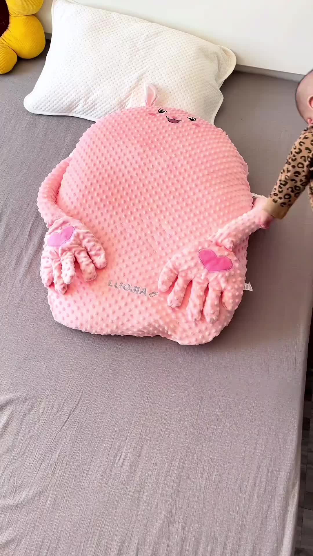 #好物推荐ߔ� #婴儿用品 #带娃神器 这款新生儿斜坡枕透气又舒适,...