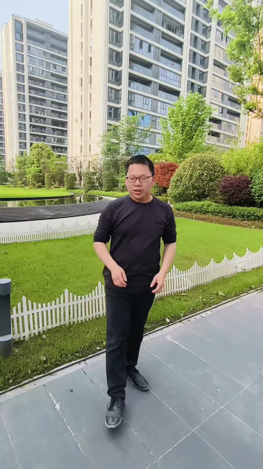 兄弟们 晚上的小龙虾就看你们了#富居房产