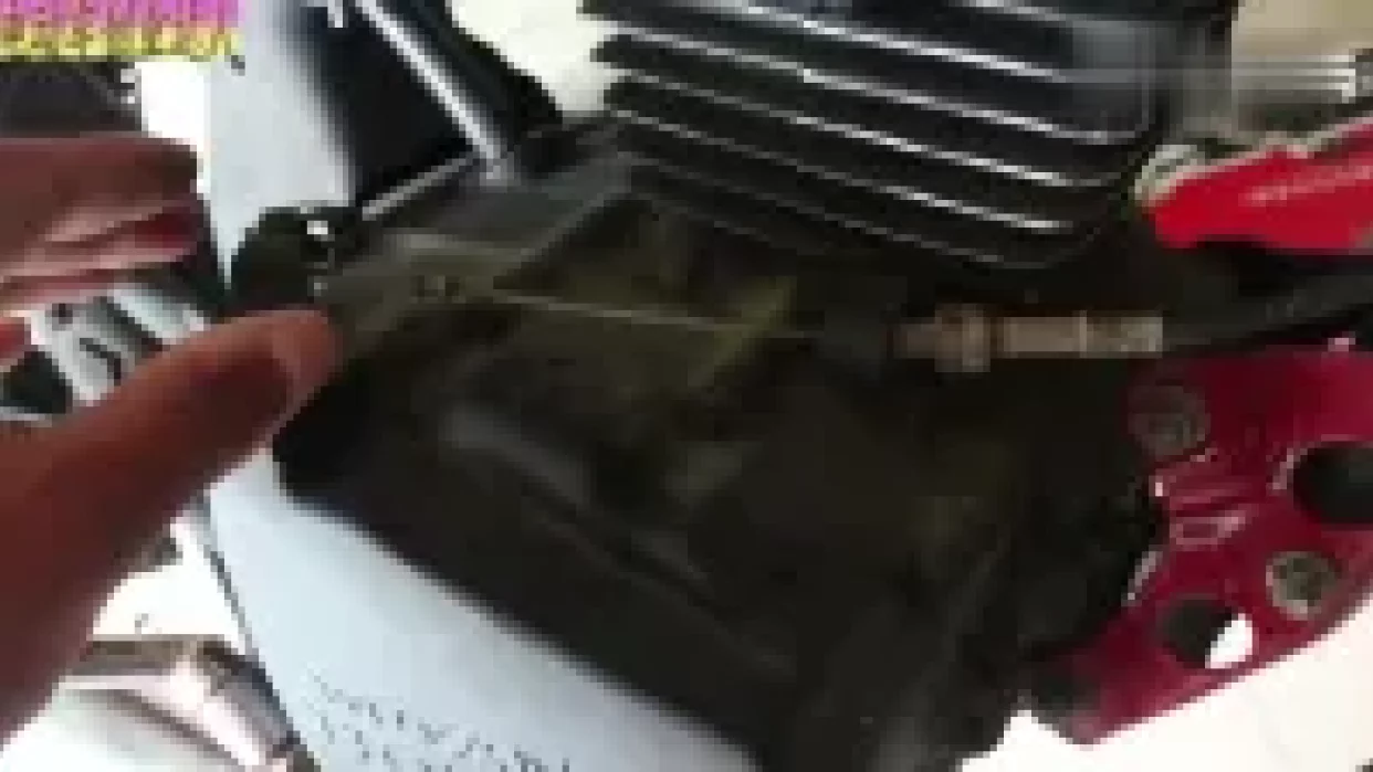 摩托车离合器线过长,师傅教你一招,不用换新线,一颗螺丝搞定