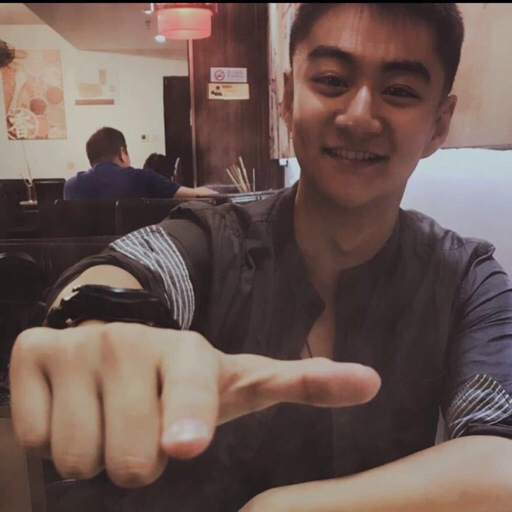 巨爱吃的周黑鸭 