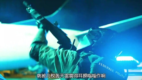 两辆跑车竟披上了警方的标识,分分钟抢走价值千万的粉钻!