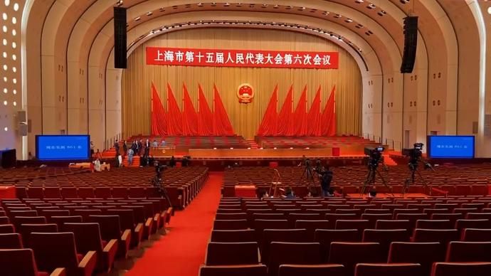 上海两会丨跟着人大采访记者探访会议现场