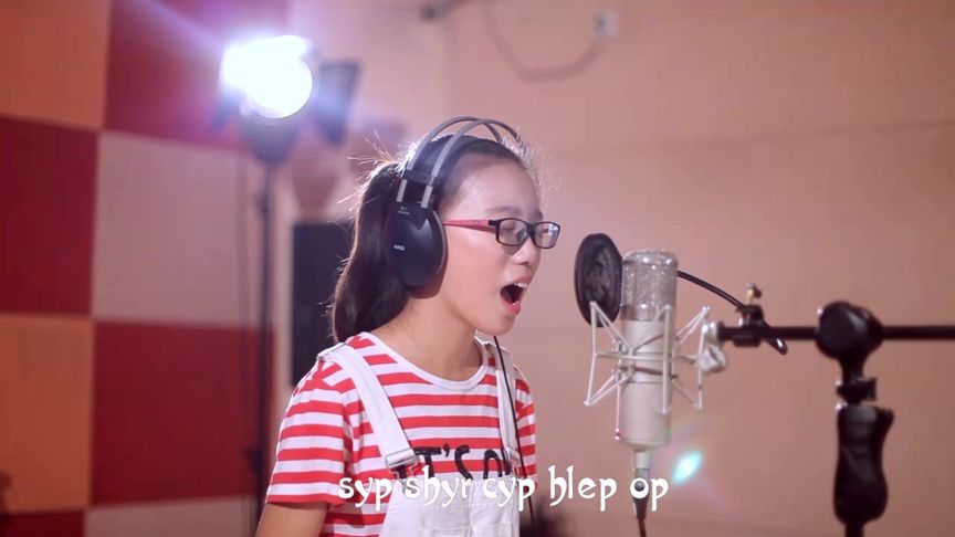 小女孩彝族原文演唱《不要怕》 彝语发音阿杰鲁