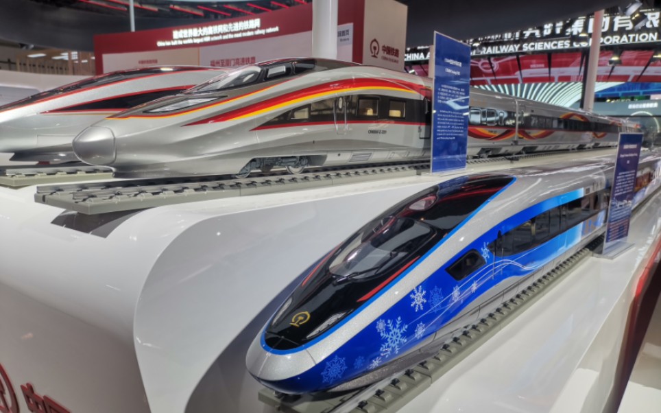 2023年铁路装备展上的大比例火车模型视频～各种复兴号动分高铁及...
