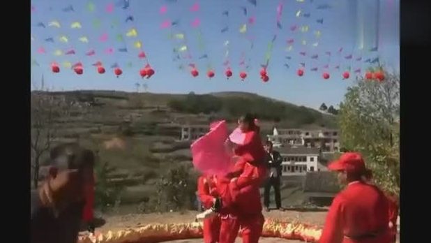舞龙习俗表演,最喜欢的就是舞龙了,活灵活现的!
